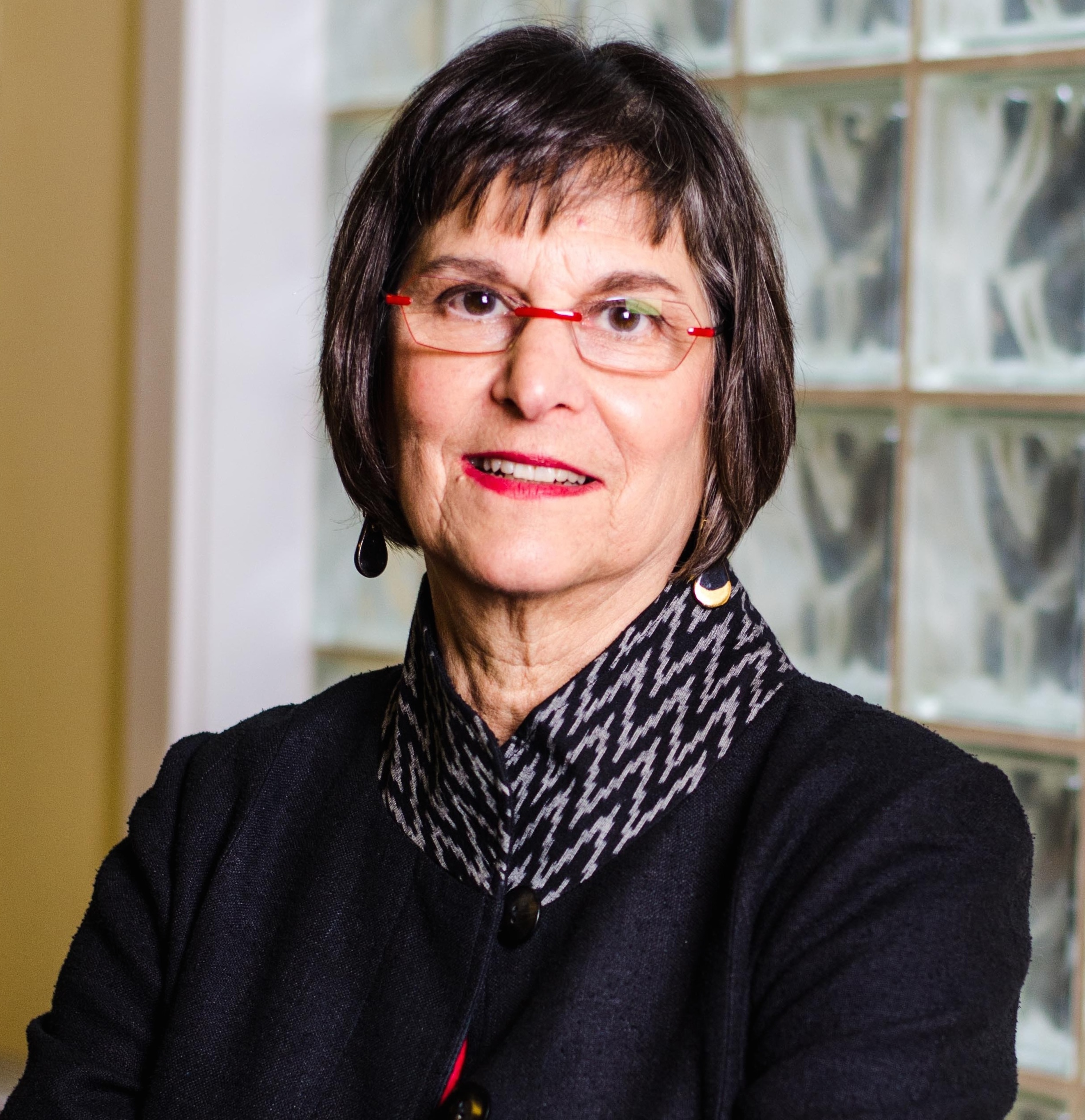 Suzanne Gordon – The Queen's Institute of Community Nursing