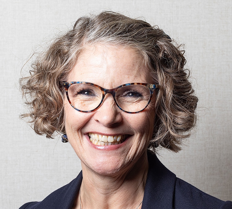 Dr Amanda Young for web – The Queen's Institute of Community Nursing